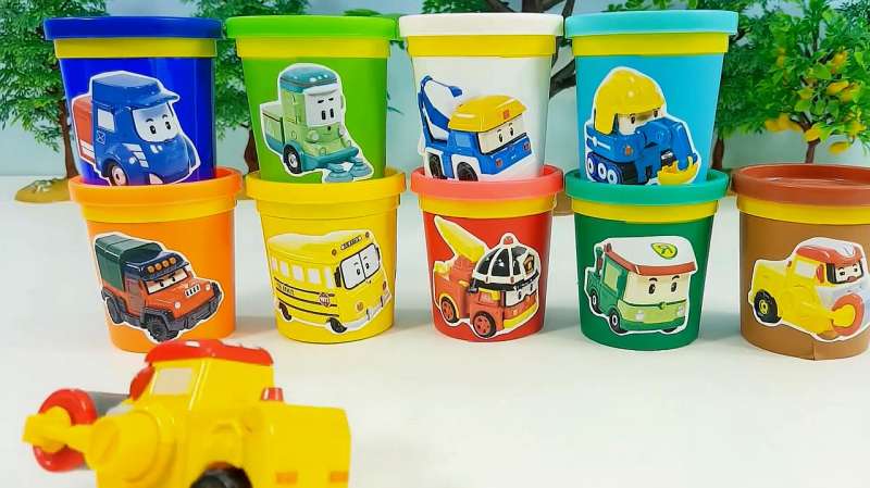 彩色小汽车一起来玩橡皮泥