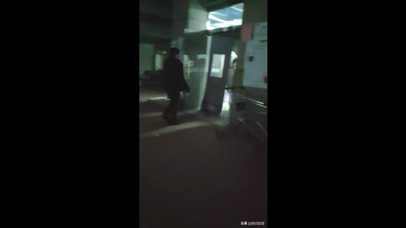 商场私自朝小区开后门人员流动大疫情肆虐之下我们的安全谁保障!