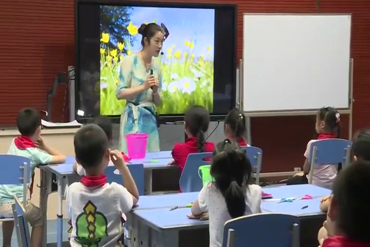...版小学美术二年级下册《22. 剪纸动物》-詹老师优质课公开课教学视频