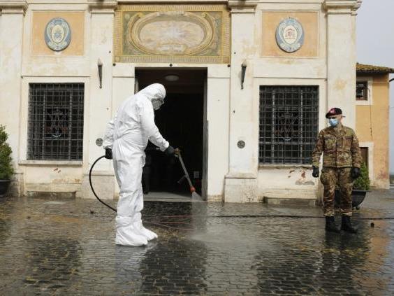 30秒 | 全球新冠死亡病例超过30万 美国确诊人数突破145万