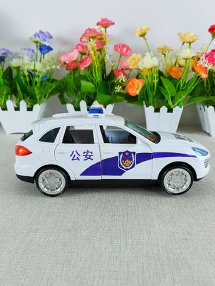 正义的警车来了,开着警车去抓小偷了 #玩具 #汽车模型 #警车玩具