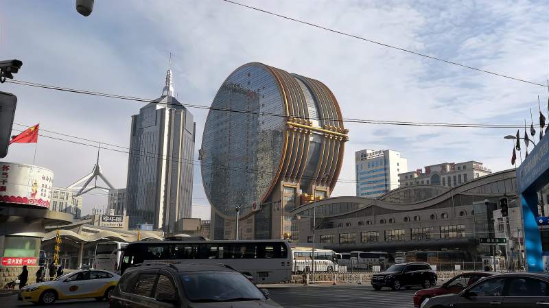 实拍辽宁省汽车快速客运站,看看坐车的人多吗?进门需要啥条件