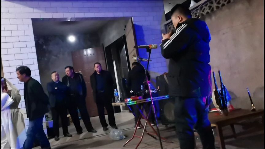 90后小伙用管子乐器独奏了一段真的好想你,进来听听吧。