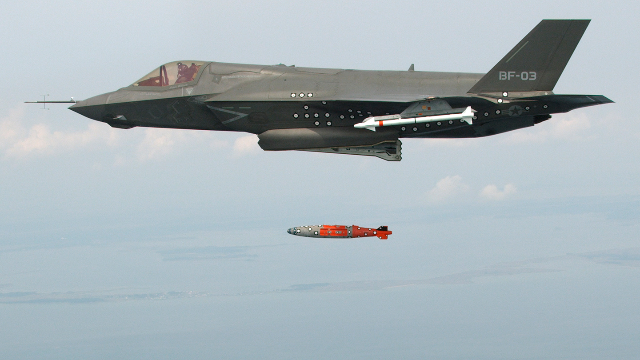 以军F35空袭摧毁伊朗大批具有中国血统导弹
