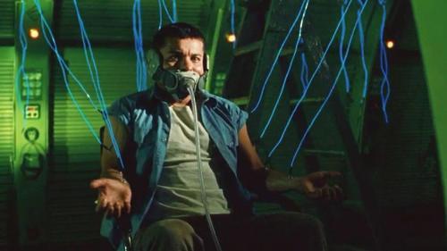 未来人类本身带有接口,连接数据线后可以遥控机械,远程盖房子!