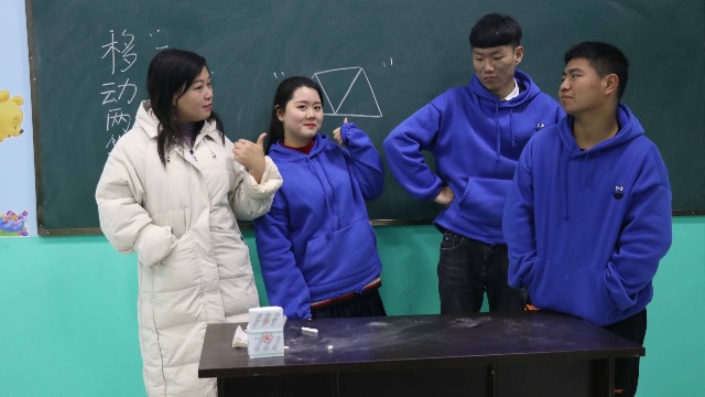 智力大挑战,移动图形变三角形,女学霸能否写出真正答案呢