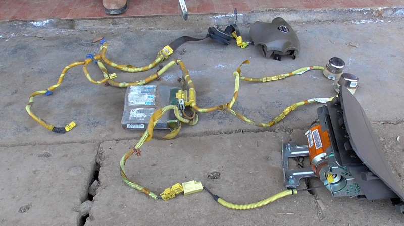 了解安全气囊系统结构和原理,准备直播在线观看气囊爆破