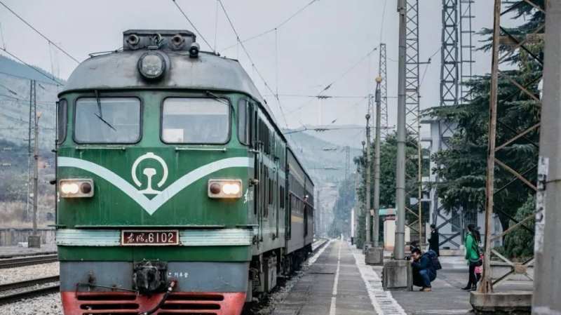 为什么我国的大多数火车要刷成绿色的?原来是这个原因,涨知识了