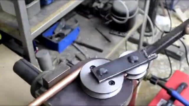 小师傅自己制造折弯设备,太牛了 金属加工