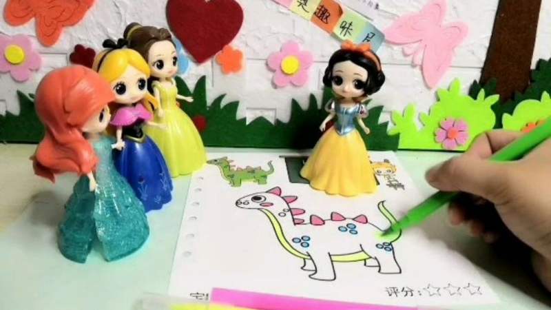 快来见证白雪的神奇画册吧