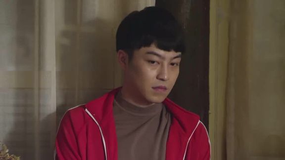 大宝的行为朵朵看不下去了,决定着召开家庭会议