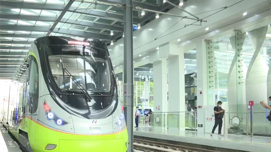 市民争相体验!南海有轨电车一号线今日开通