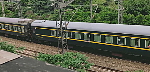 铁路实拍:SS8-0017牵引K759次列车,经过沪昆绕行线