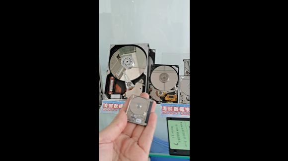 最大的机械硬盘跟最小的机械硬盘 哈尔滨海鹏数据恢复硬盘维修