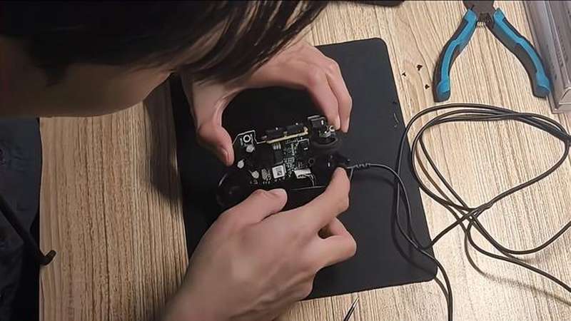 坏了的鼠标别着急扔!罗技G102更换左键微动