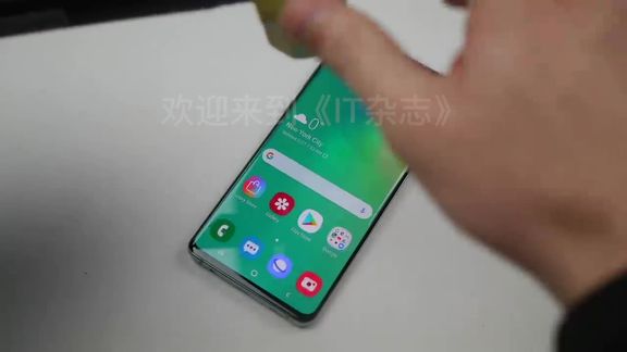 三星S10暴力测试,锤子刀子一起上,坚持10秒就行