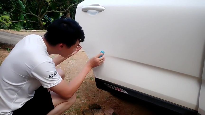 家里的小车有划痕,买了一个划痕修复神器,看看效果吧