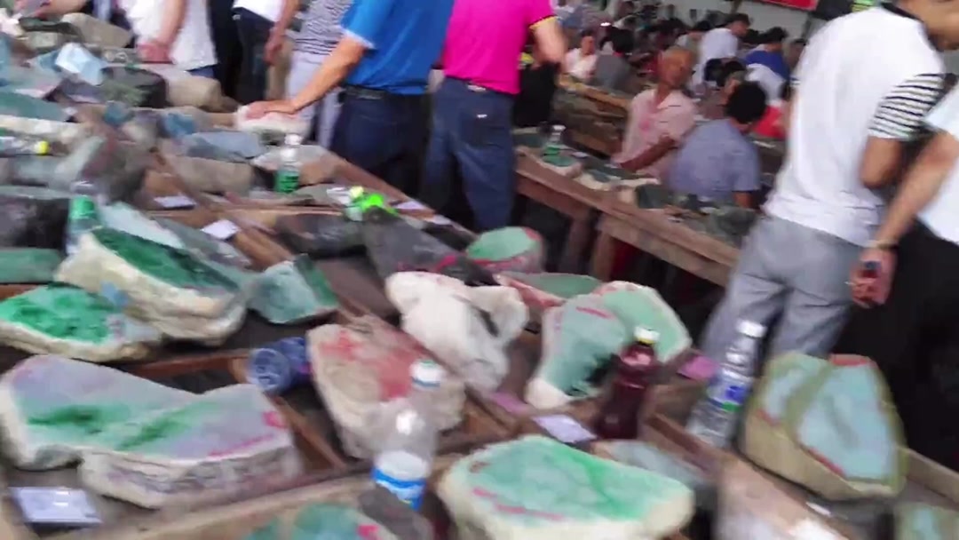 翡翠公盘:这可能是全世界最贵的“地摊货”!