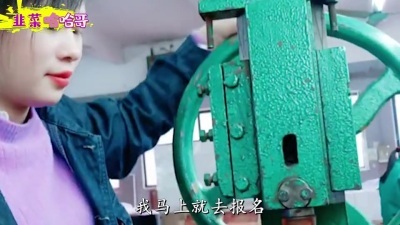 爆笑:掌握一门语言可真是重要,不然帅哥就要不到美女微信