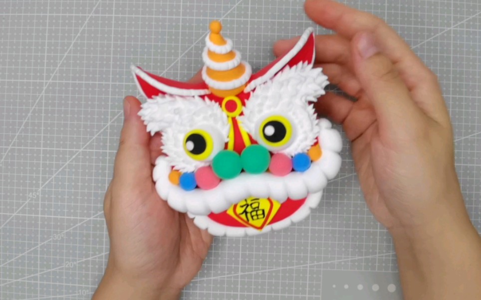 一枚舞狮冰箱贴,材料是超轻粘土～