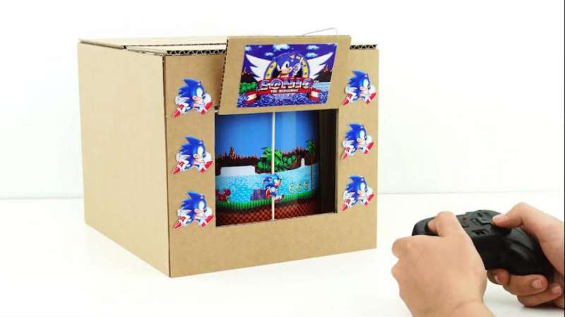 真会玩!牛人用纸板制作了一个游戏机