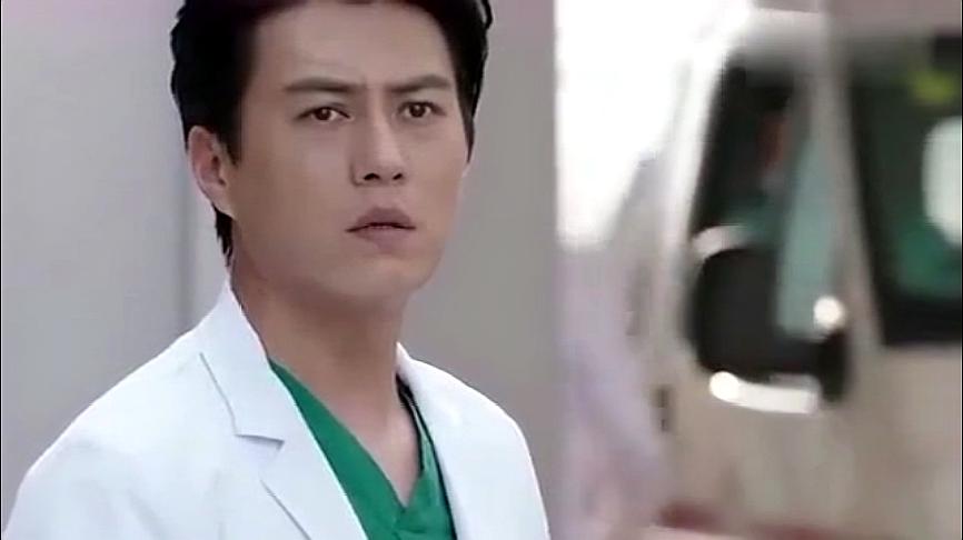 影视:小伙打开通道救治伤员,这一刻他是医生,演技炸裂