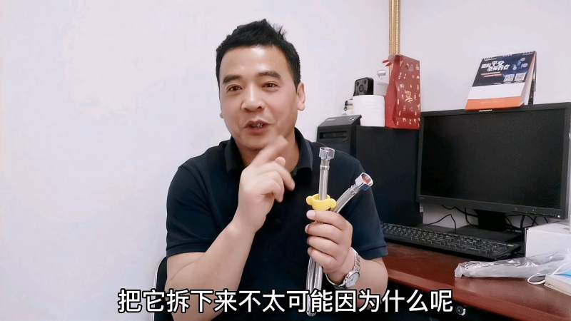 蛇皮软管自带的扳手很鸡肋,只是增加卖点,实际用处不大