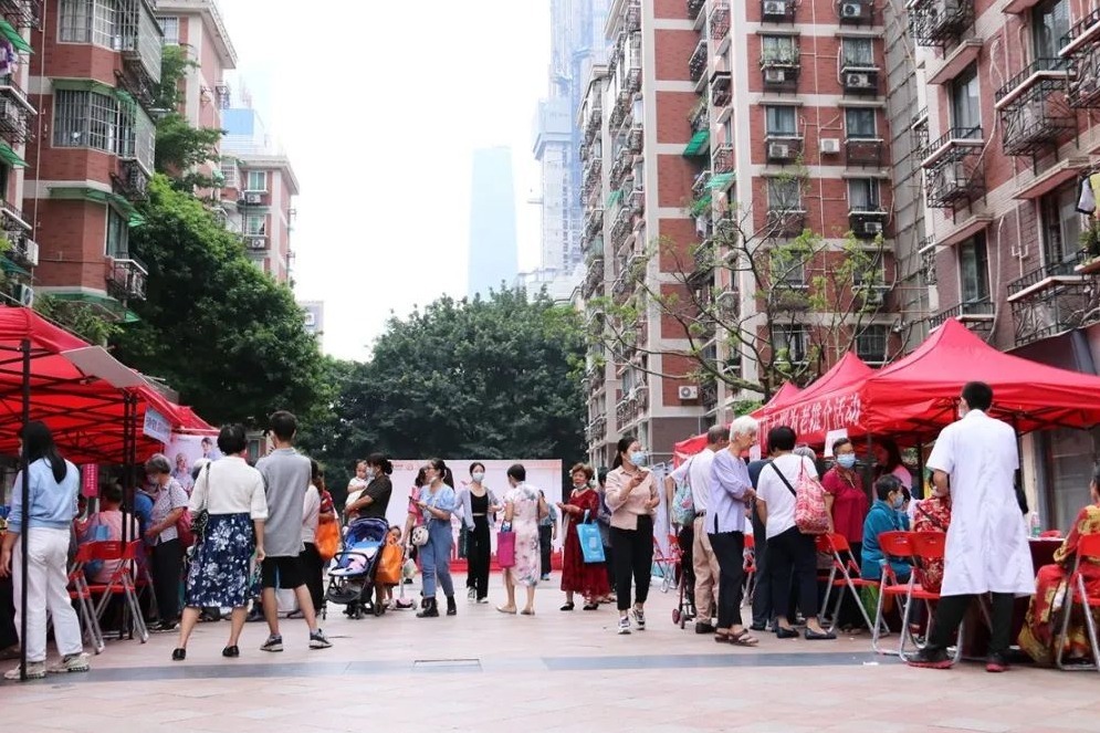 献礼26周年,仁爱医院携手天河南街开展公益义诊暨重阳节敬老活动