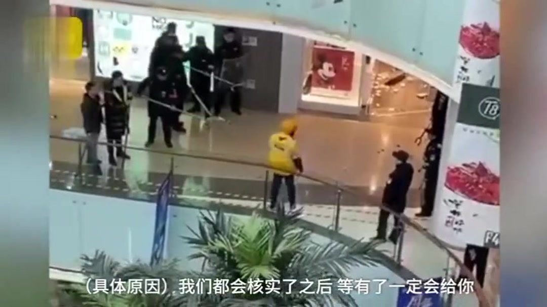 警方通报外卖员行凶事件:口角引发 via@一手video
