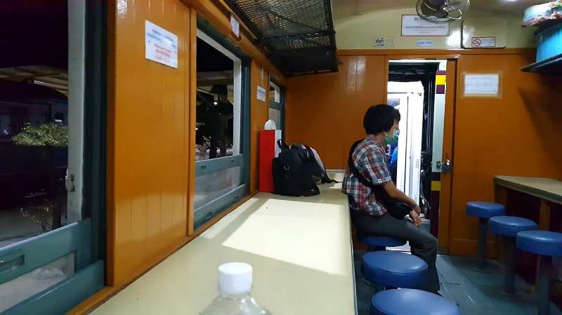 好高大上的火车,专门有一间就餐车厢,特别的干净