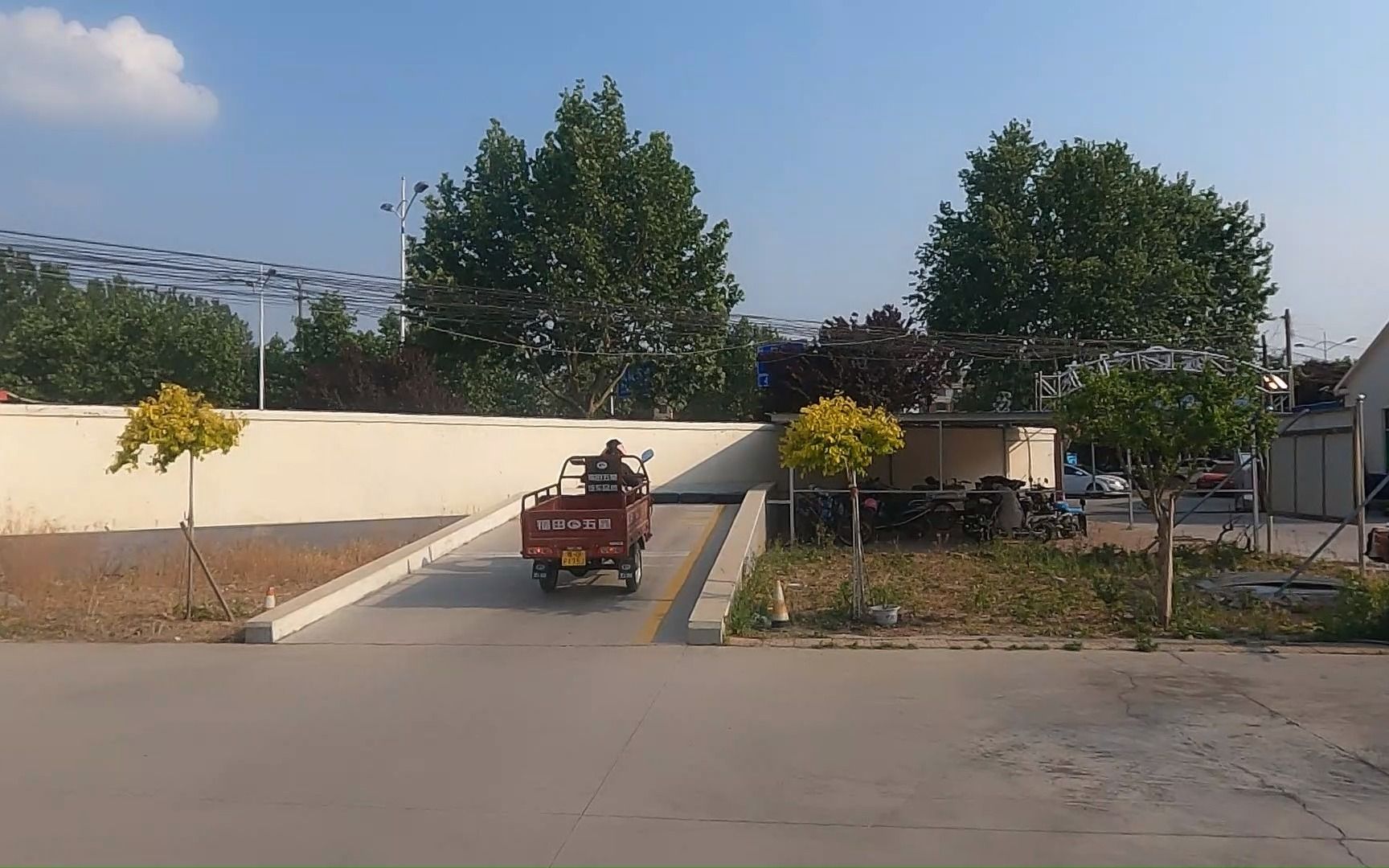 山东学车日记:潍坊高密凤城驾校,三轮摩托车绕桩,半坡,单边桥