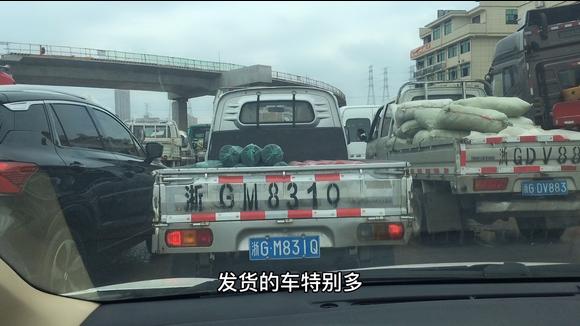 地摊经济放开以后,国际商贸城全是找货的,货运站也异常繁忙