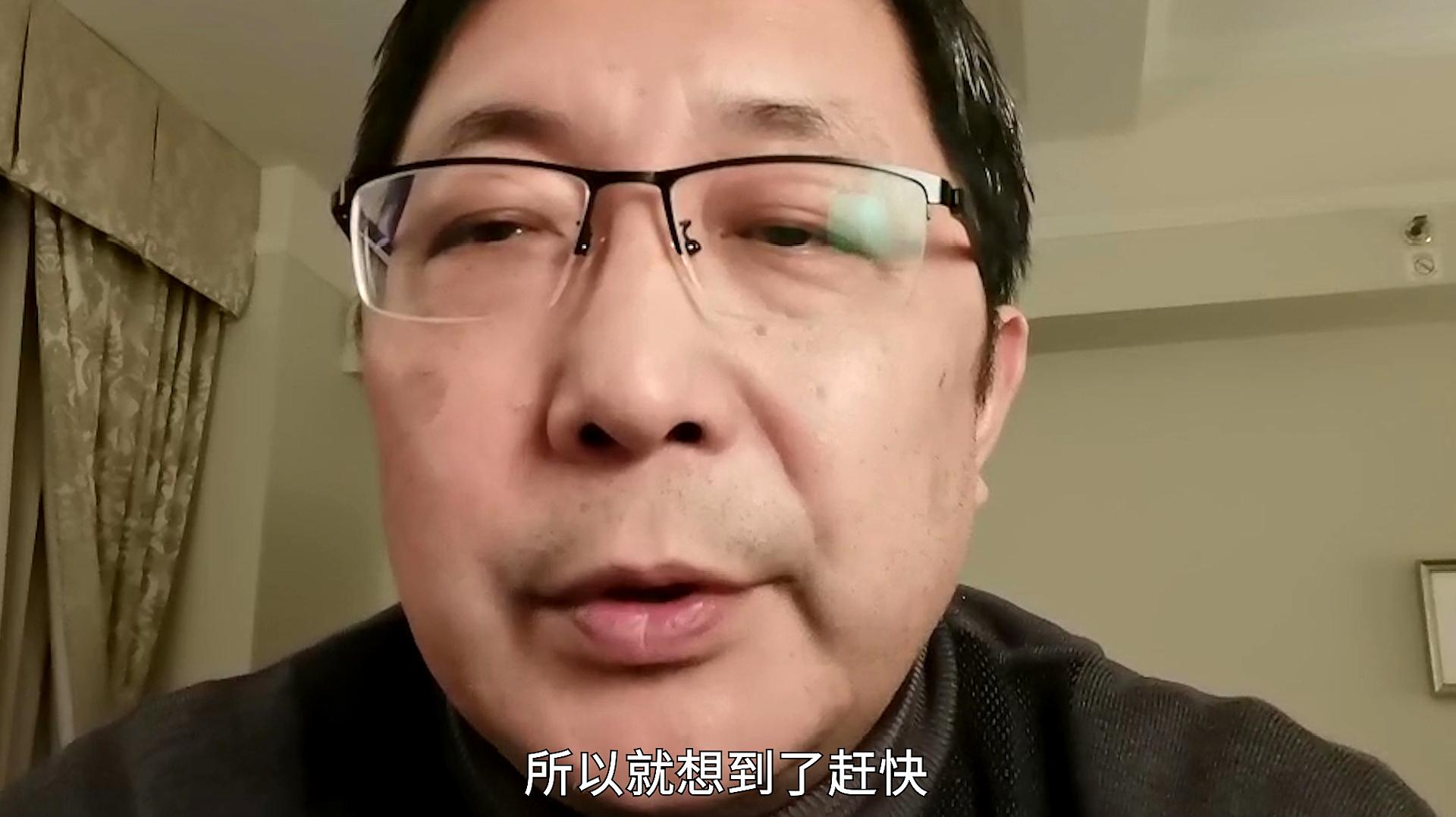 为病人吸尿医生独家披露:飞机上设备有限情况紧急,只能用嘴吸