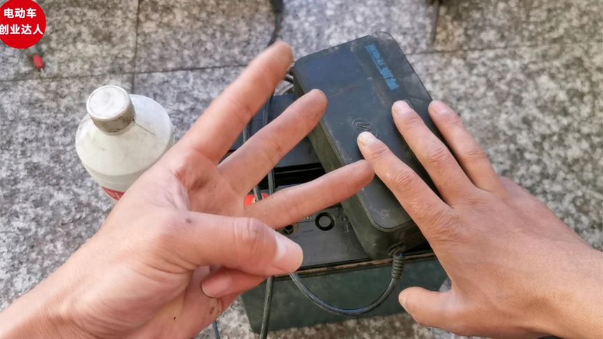 电动车充满电不变绿灯如何处理?教你三个方法,轻松修好继续用