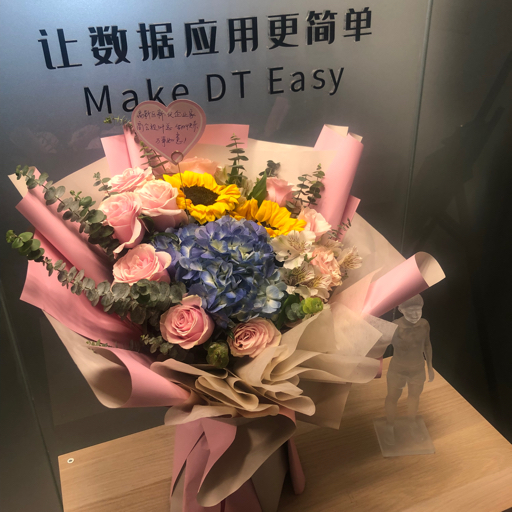 一眨一眨亮静静 