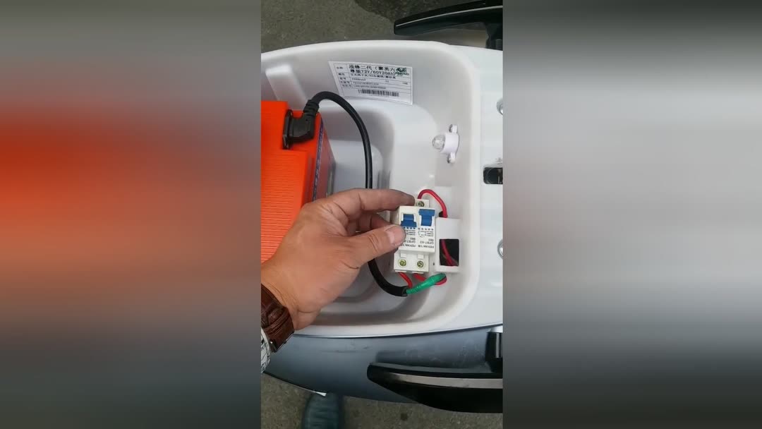 电动车选择双组锂电池电瓶可以跑200公里左右