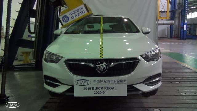 通用别克 君威(20T 精英型 ) 中保研车顶强度测试