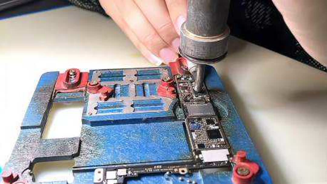 iPhone8P手机显示无服务掉电快,这种通病问题很简单,换它就行