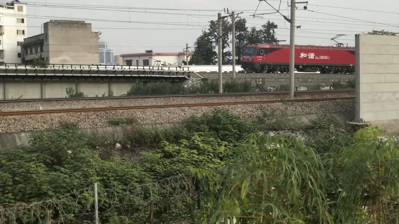 南宁开往北京西的K22次列车发车了