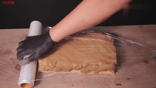 牛人,用土质模具制作这样的模型,是不是很有创意,真是太酷了