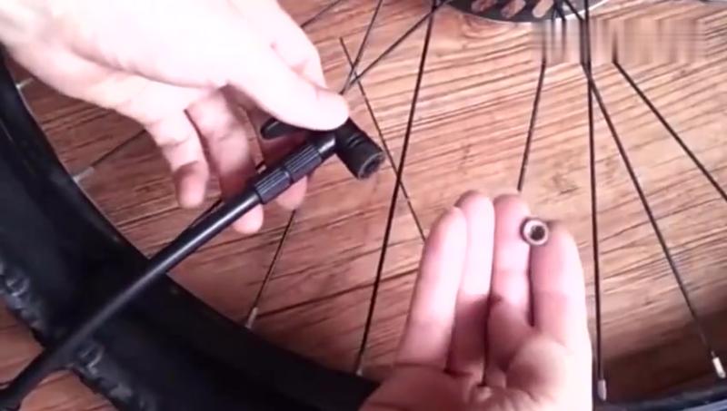 技能收藏:自行车漏气修理教程,9分钟学会补胎!