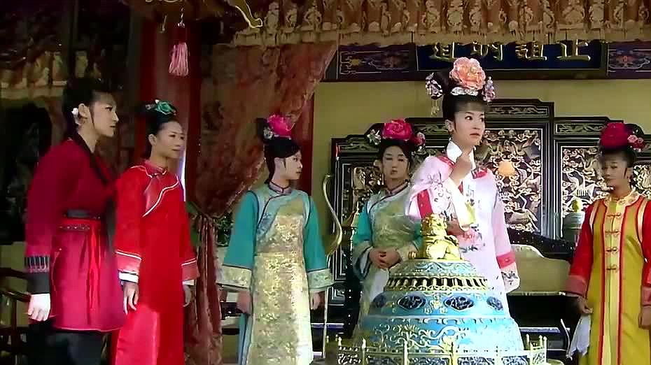 新还珠格格:小燕子队员一大早就受伤了,她把错全怪到容嬷嬷头上