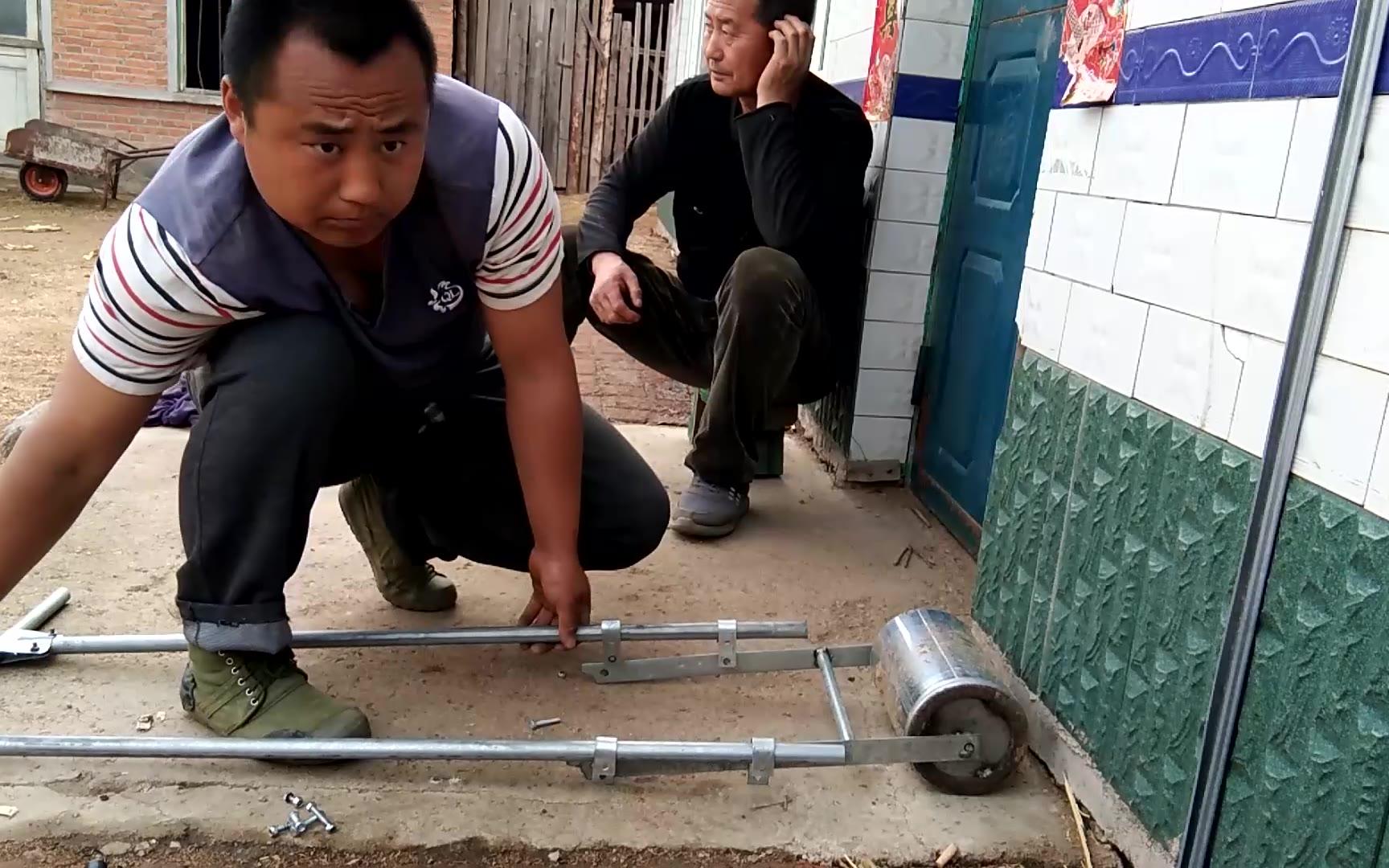 农村小涛:新买的播种器就让小涛给拆了,还说这样好用!