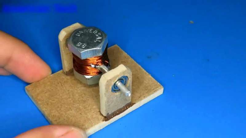 有刷电机原理挺复杂,小伙动手做了一个,这下全明白了!