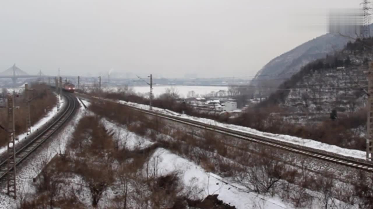 北京到乌鲁木齐全程3200公里 Z179次直特列车通过丰沙一号桥