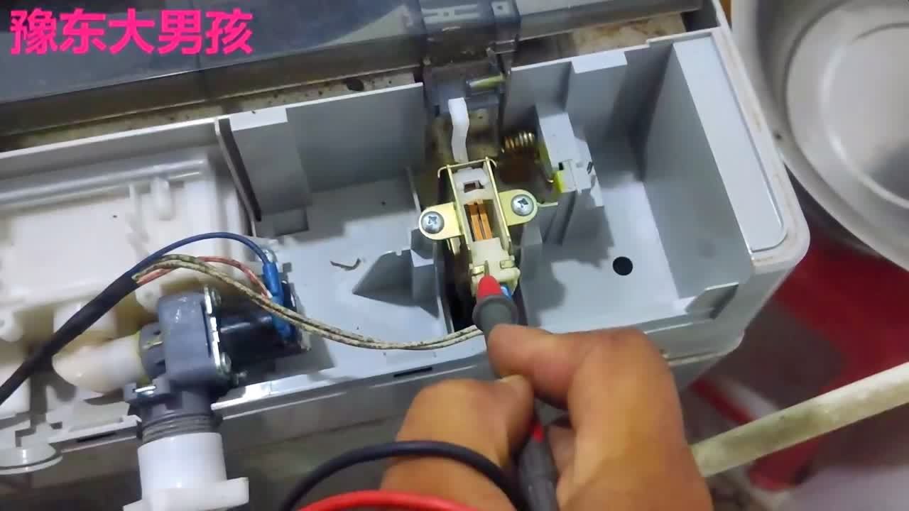 全自动洗衣机故障显示E4,师傅教你不花冤枉钱,自己动手就能修好