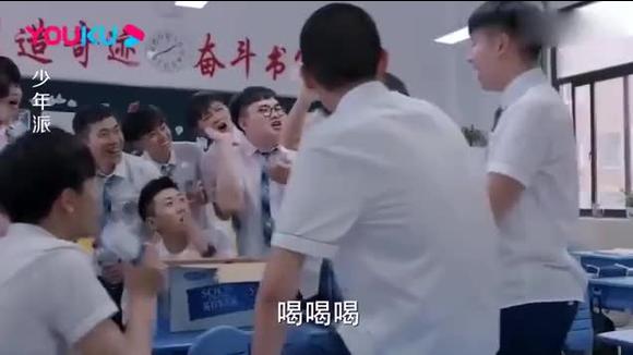 钱三一太强了,居然把计算器改装成了游戏机,林妙妙瞬间成迷妹!