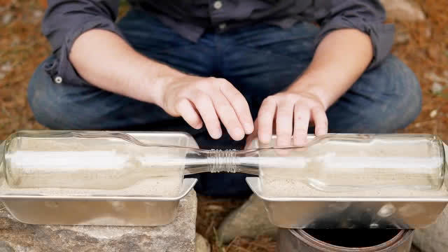 求生技巧!简单的蒸馏原理,就能源源不竭地把海水变为饮用水