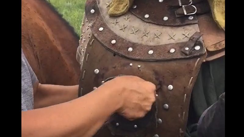 片场道具正确使用方法,原来电视里都是假的!