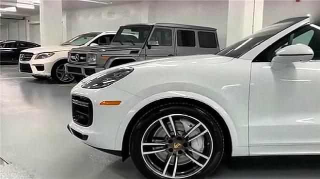 19款保时捷卡宴Turbo到店,按下钥匙车门打开,买不买自己看着办